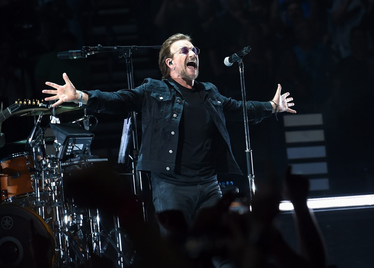 I sessant’anni di Bono, l’icona pop che ha messo il rock al servizio ...