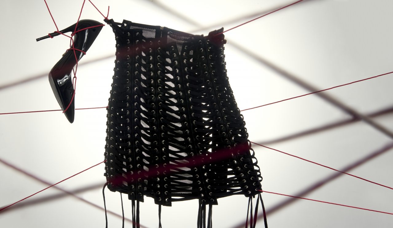 Moda e bondage: abiti in vinile e accessori fetish tornano sulle passerelle