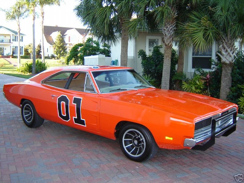Il biondo Bo Duke, al secolo John Schneider, tra gli invasati anti ...