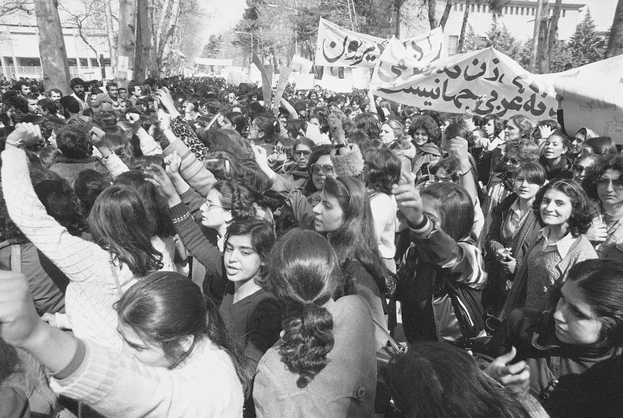 La protesta di sei giorni delle donne iraniane e la repressione che ...