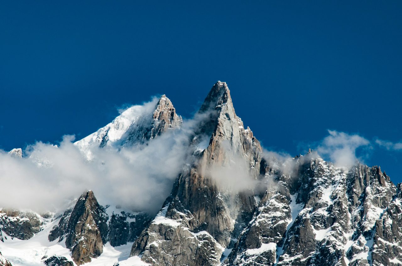 Una controstoria dell’alpinismo come sport (solo) borghese - Linkiesta.it